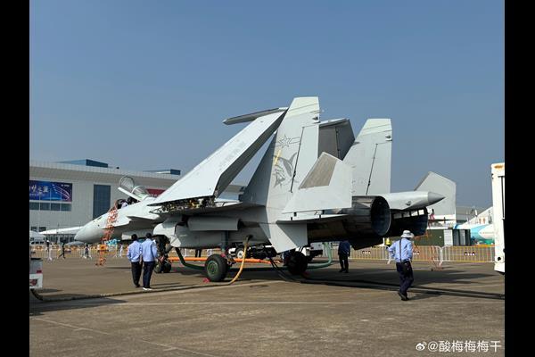 J-15T, massive strike UAV break cover at Zhuhai | News | Flight Global